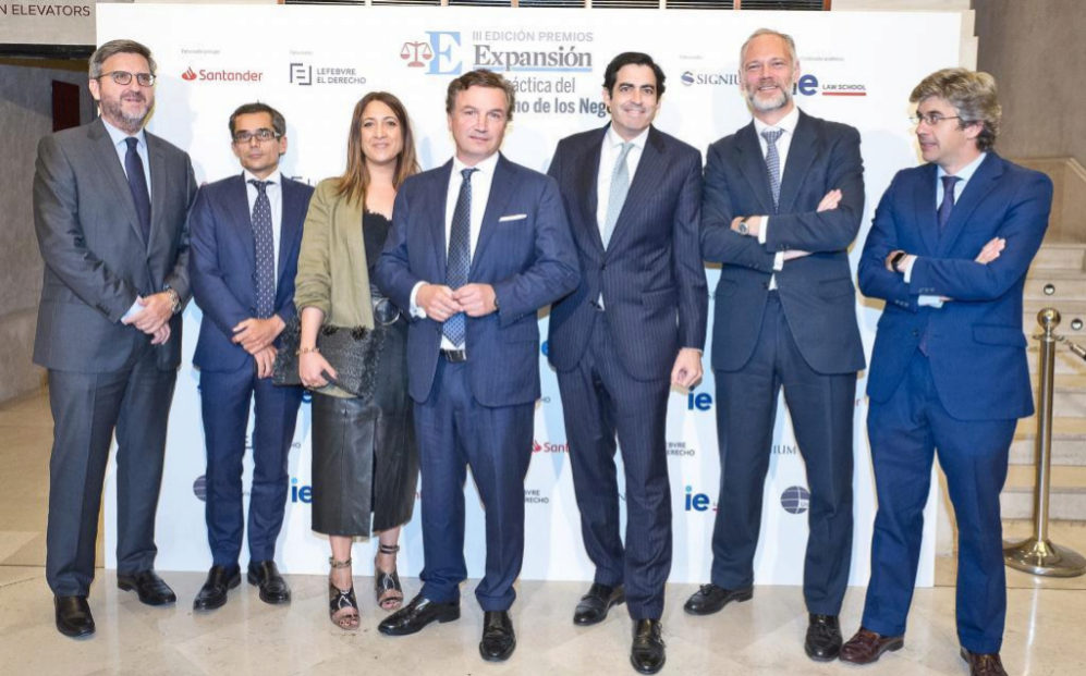 De izqda. a dcha., los socios de Linklaters, José Giménez, Pedro de ...
