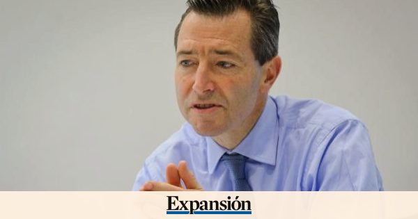 El CEO del Financial Times devolverá parte de su sueldo tras las ...