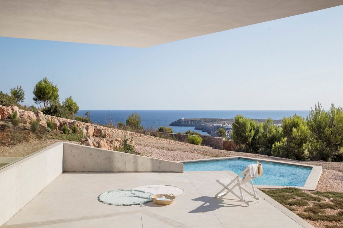 Villa con vistas al mar en Coves Noves, Menorca (2). Precio: 1.500.000 ...