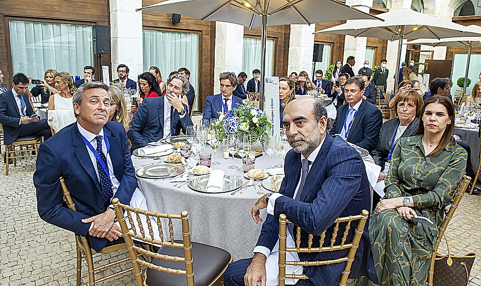 Pablo Neira, Consejero delegado de ASG Agencia; Irene Cano, 'country ...