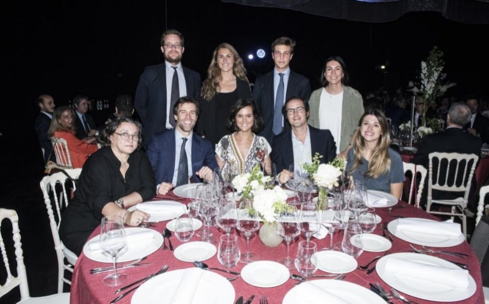 Los profesionales de Ambar, sentados, Isabel Arcones, Manuel Deó ...