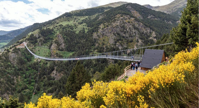 El puente tibetano de Andorra, de 603 metros, que pocos se atreven a ...