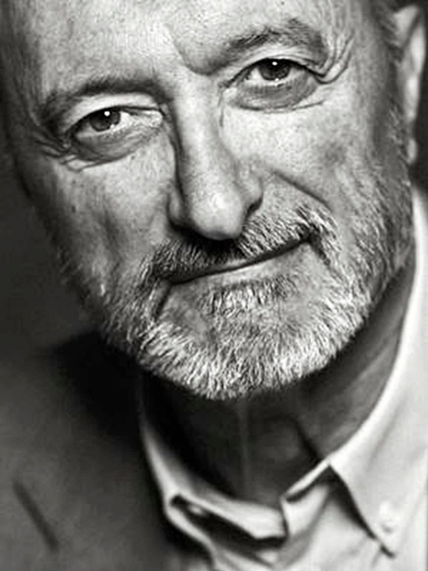 Arturo Pérez-Reverte (Cartagena, Murcia, 1951). | Fueradeserie/cultura ...