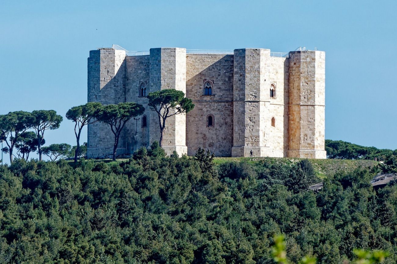 Precisión matemática para construir el Castel del Monte | Fueradeserie ...