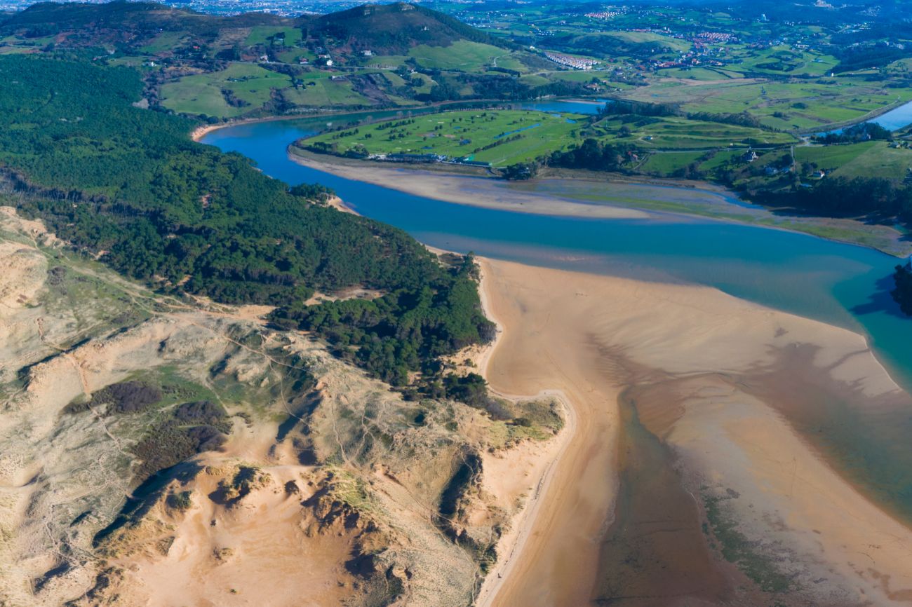 Playa de las Dunas de Liencres, Cantabria | Fueradeserie/viajes ...