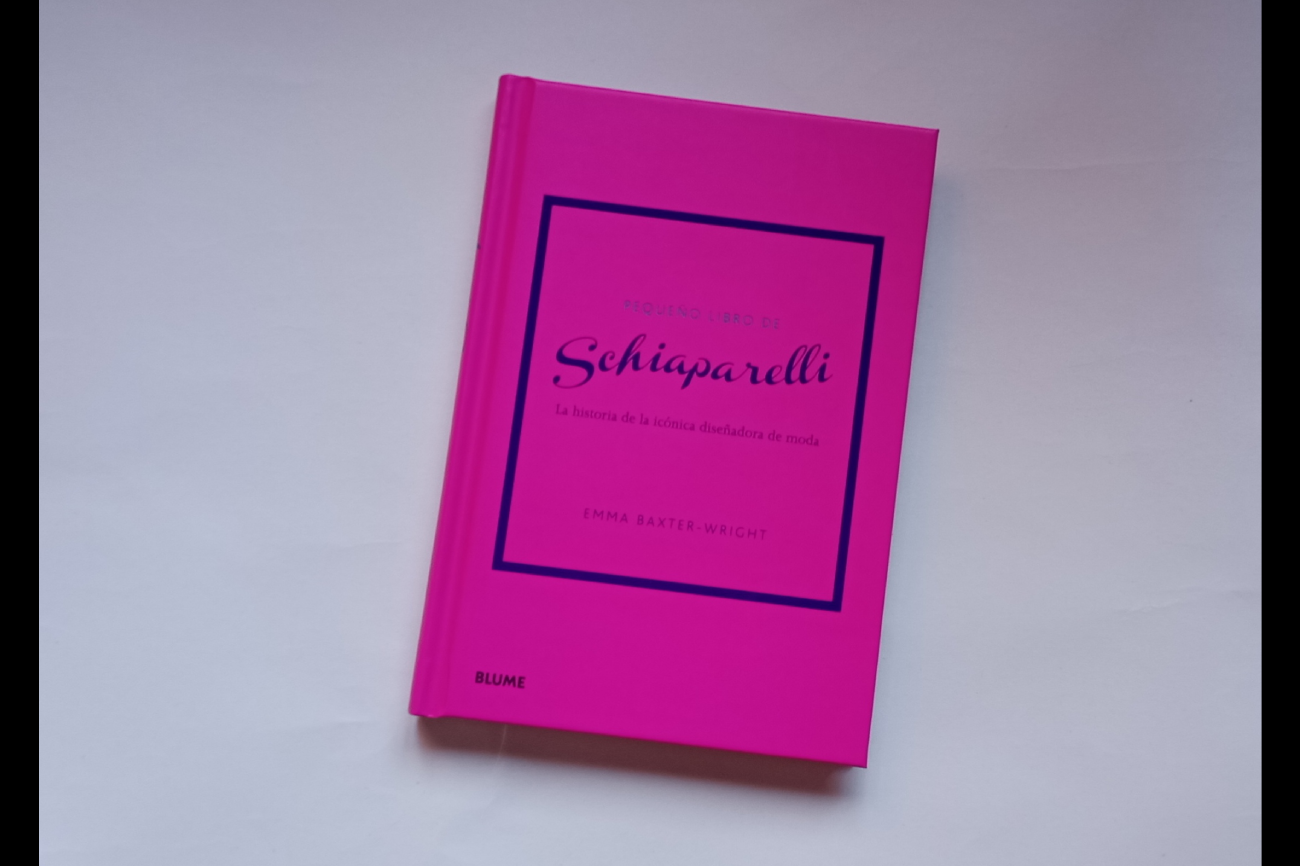 EL PEQUEÑO LIBRO DE SCHIAPARELLI, de Emma Baxter (Blume) | Fueradeserie ...