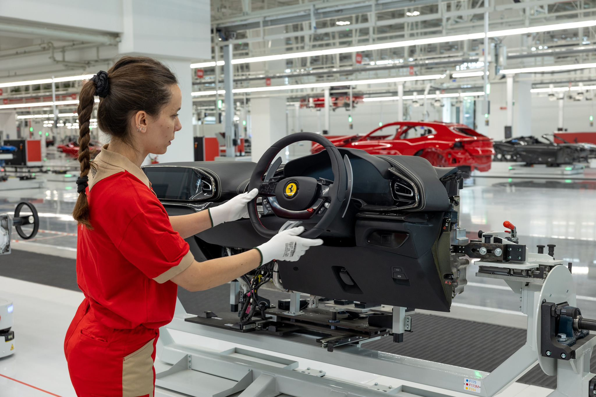 Ferrari inaugura una planta de 200 millones de euros para producir sus ...