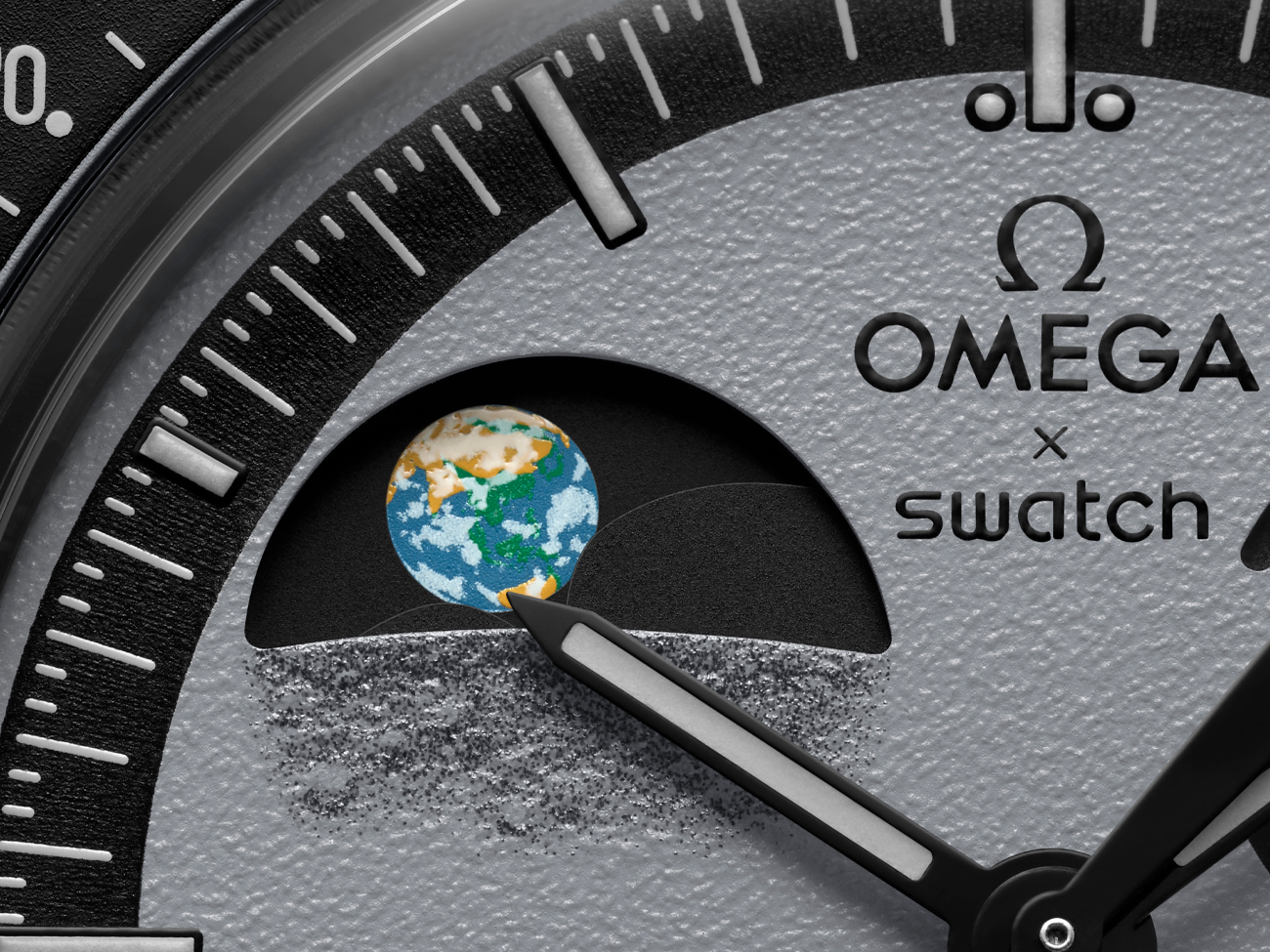 Swatch lanza el primer reloj con una fase lunar y otra terrestre | Relojes